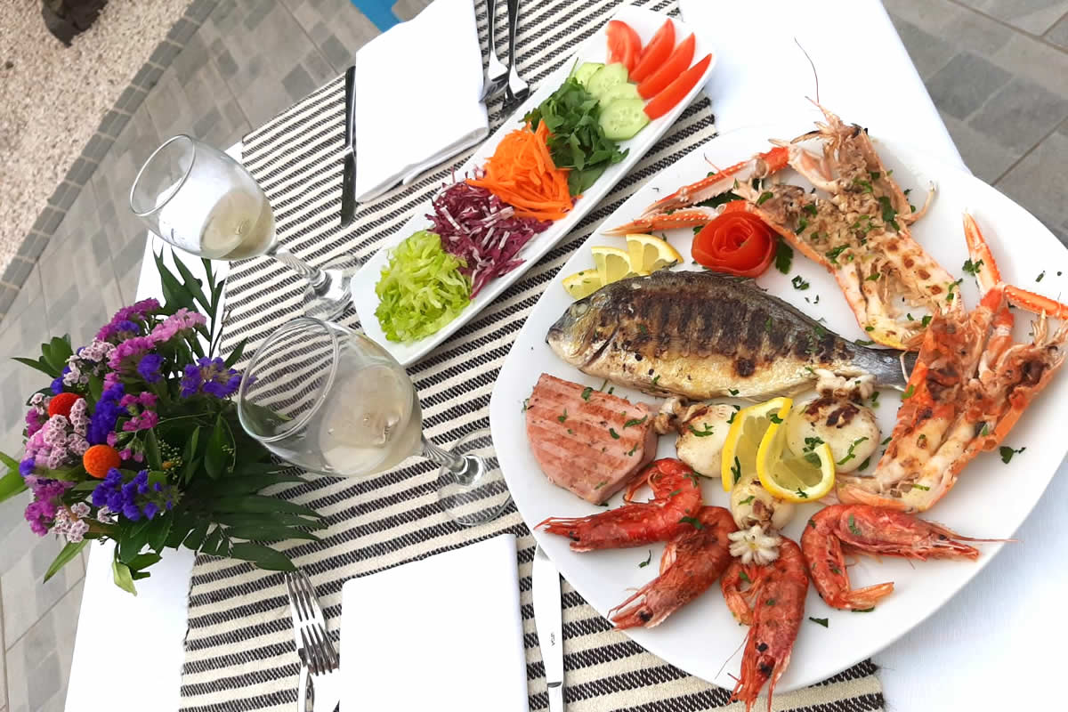 La Colazione e il Ristorante - Borgo Rurale Cares, Dorgali